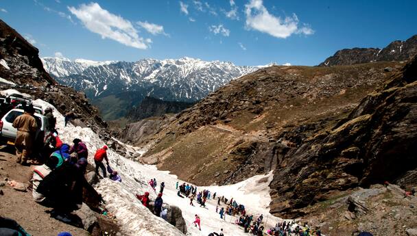 Manali Tour Packages, Book Manali Holiday Packages at Yatra.com, India