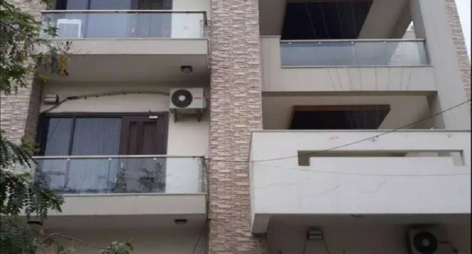 Yoyo Room Sai Mandir Noida Price, Reviews, Photos & Address