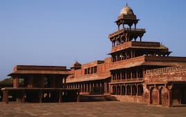 Agra Fort - One of the Top Attractions in Agra, India - Yatra.com