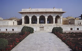 Agra Fort - One of the Top Attractions in Agra, India - Yatra.com