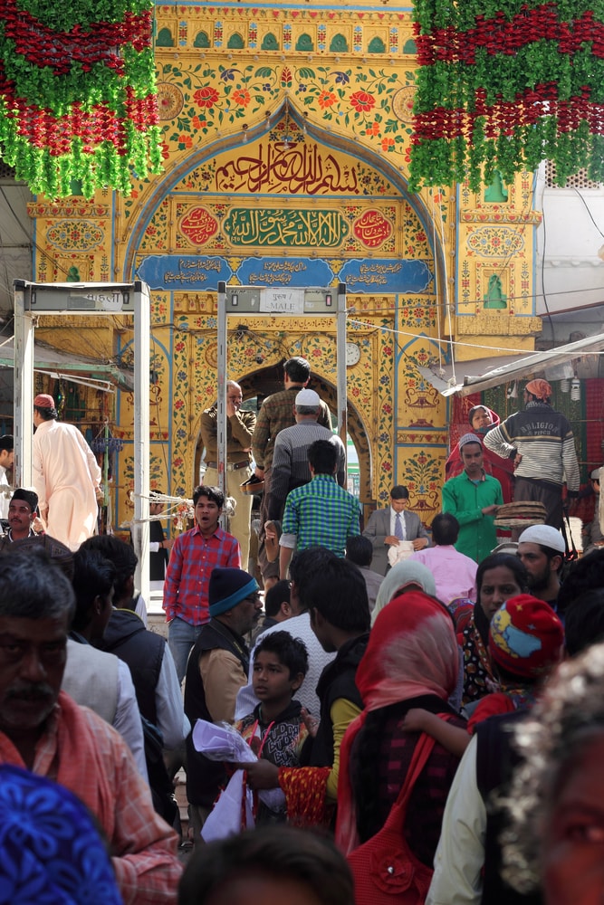 Visit Dargah Of Khwaja Muinuddin Chisti in Ajmer - Every Detail You ...