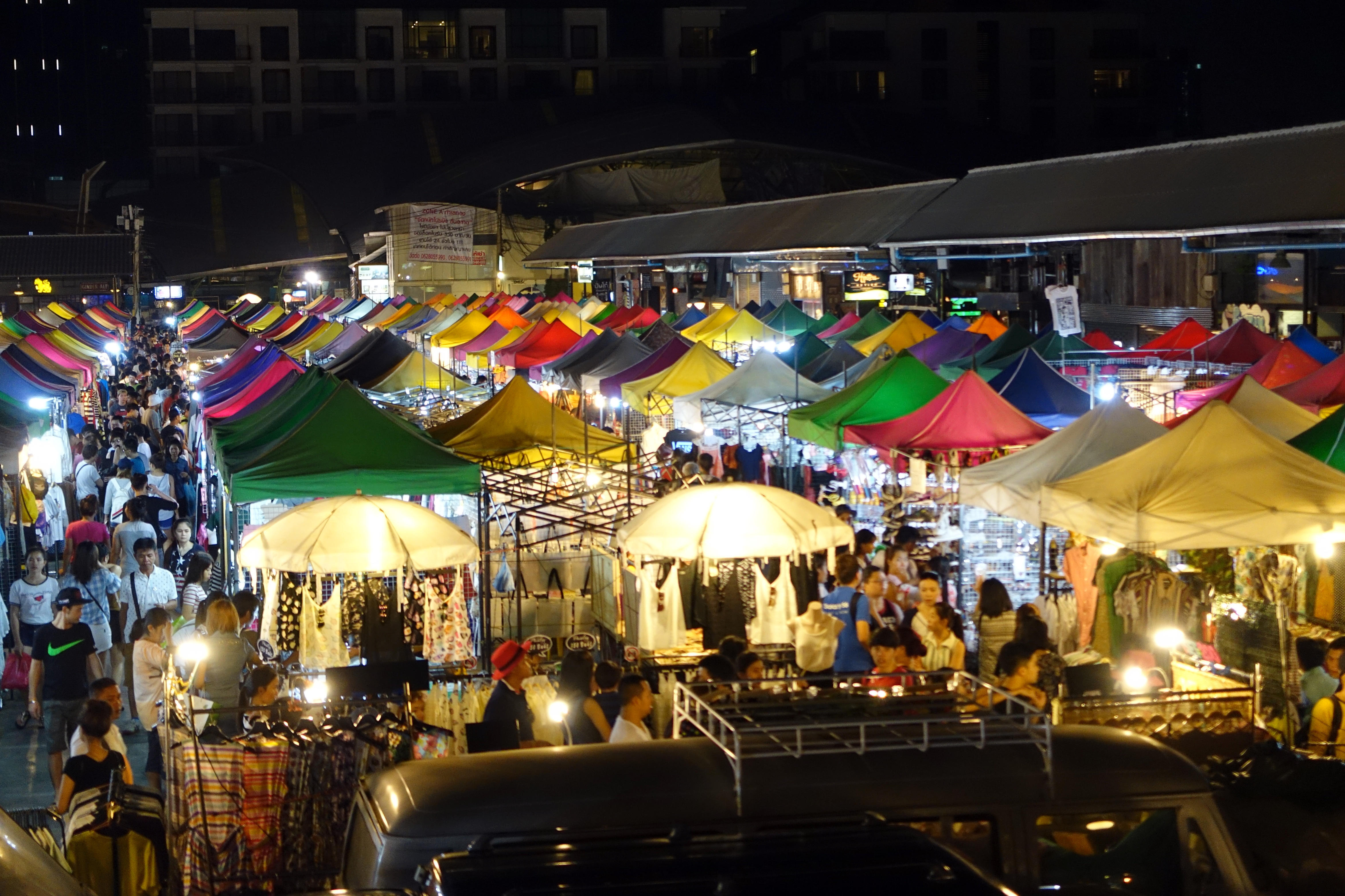 Rod Fai Market in Bangkok, Complete Shopping Guide at Rod Fai Market ...