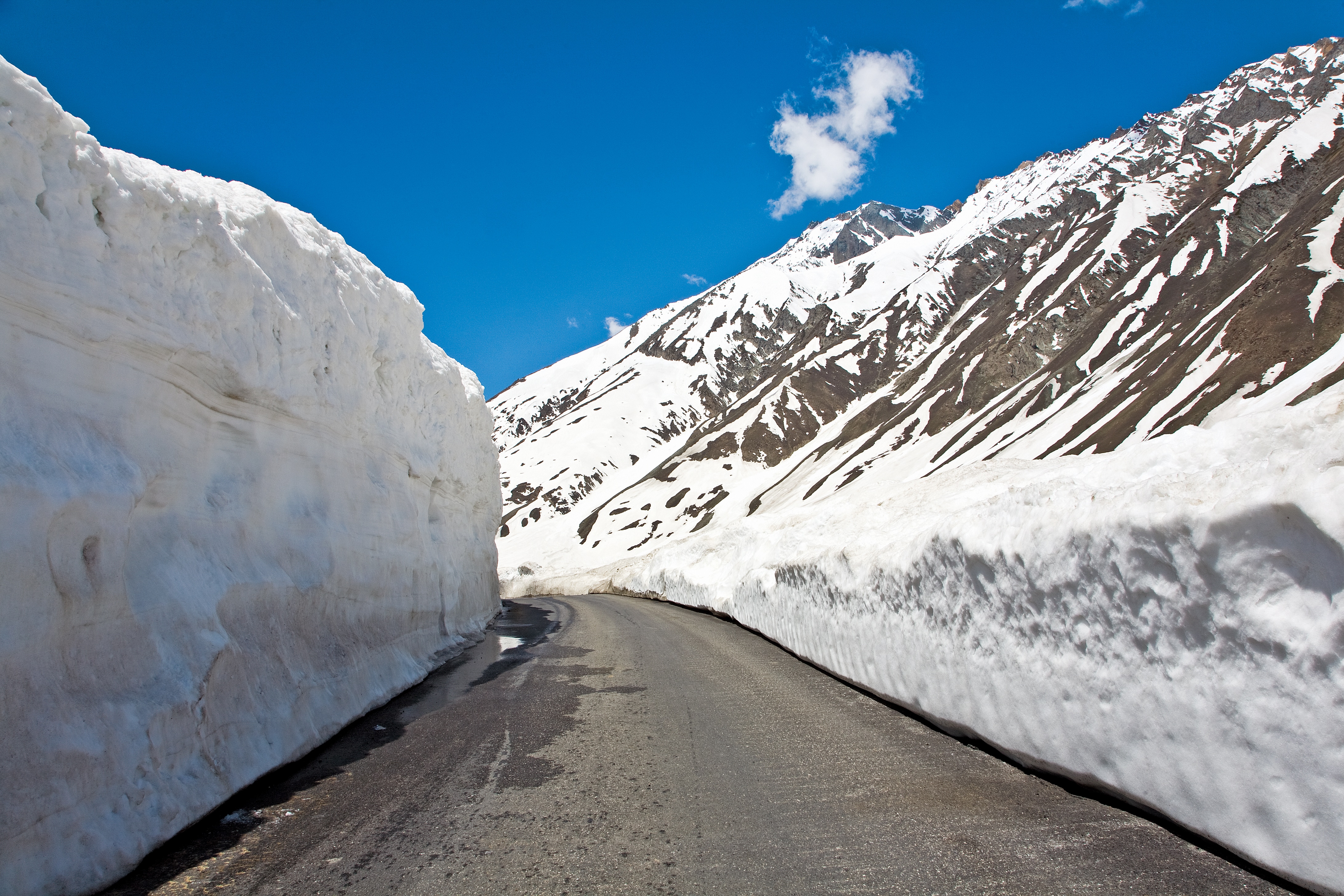 Zoji La - One of the Top Attractions in Sonmarg, India - Yatra.com