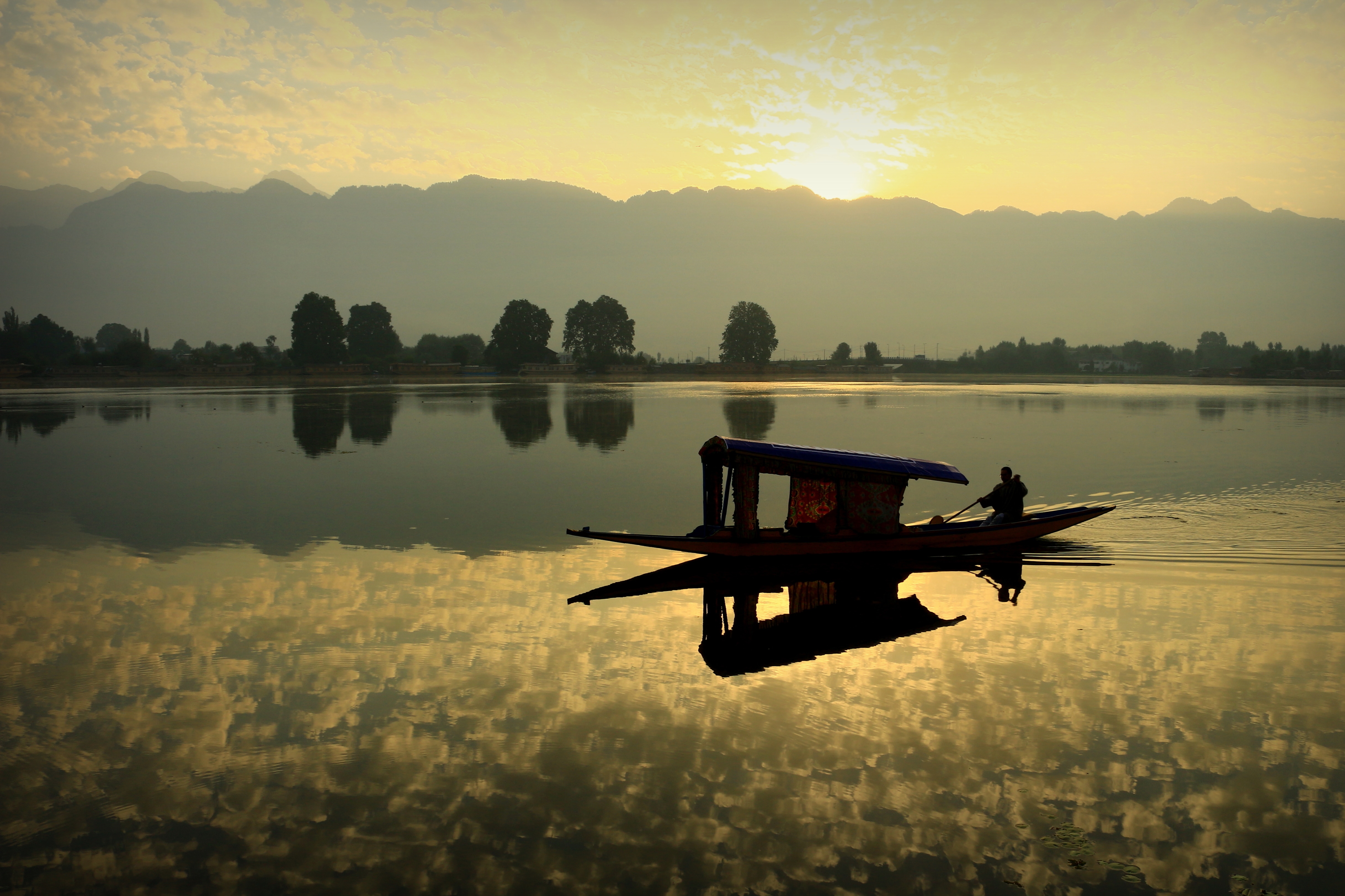 Nigeen Lake - One of the Top Attractions in Srinagar, India - Yatra.com