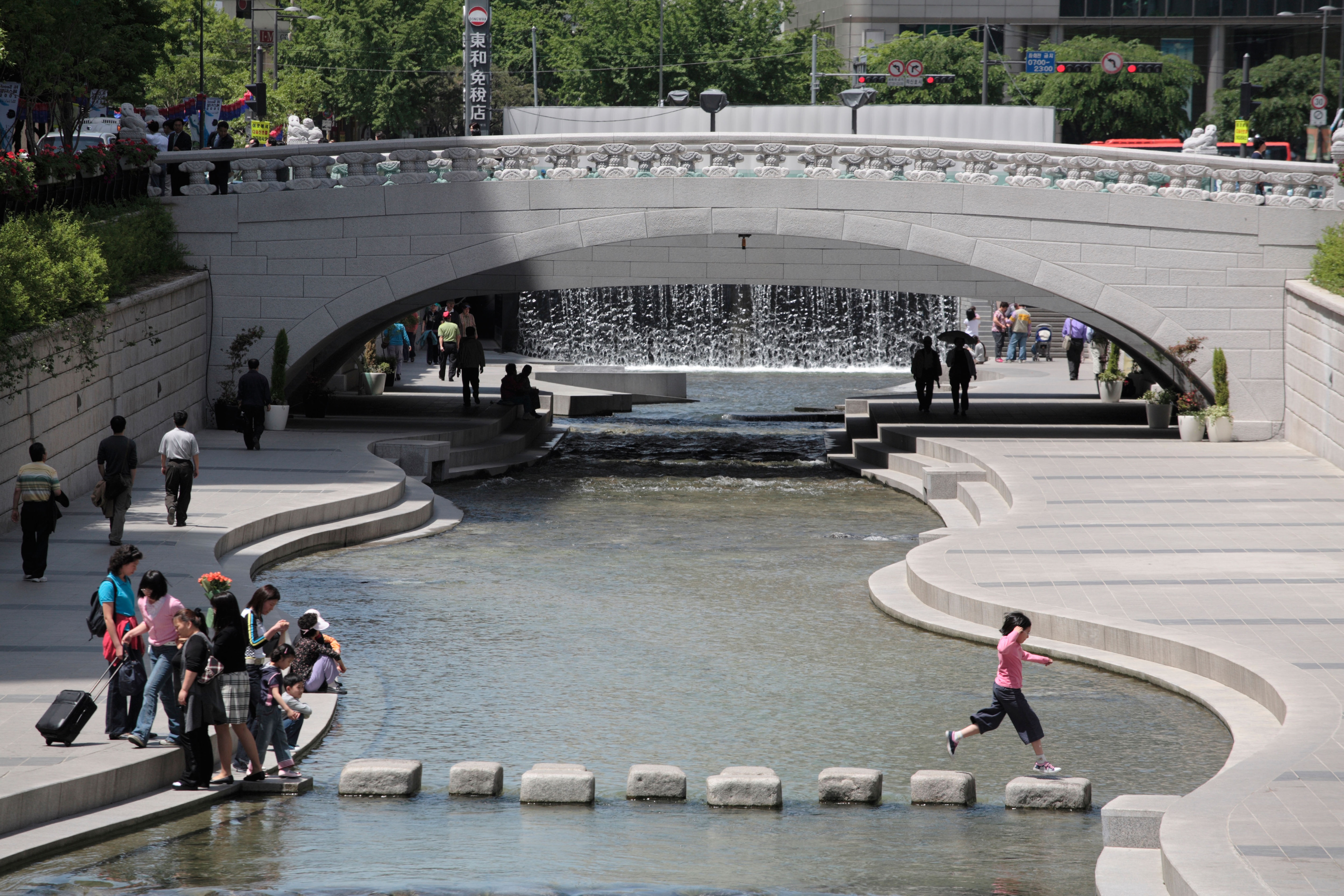 Cheonggyecheon - One of the Top Attractions in Seoul, Korea - Yatra.com